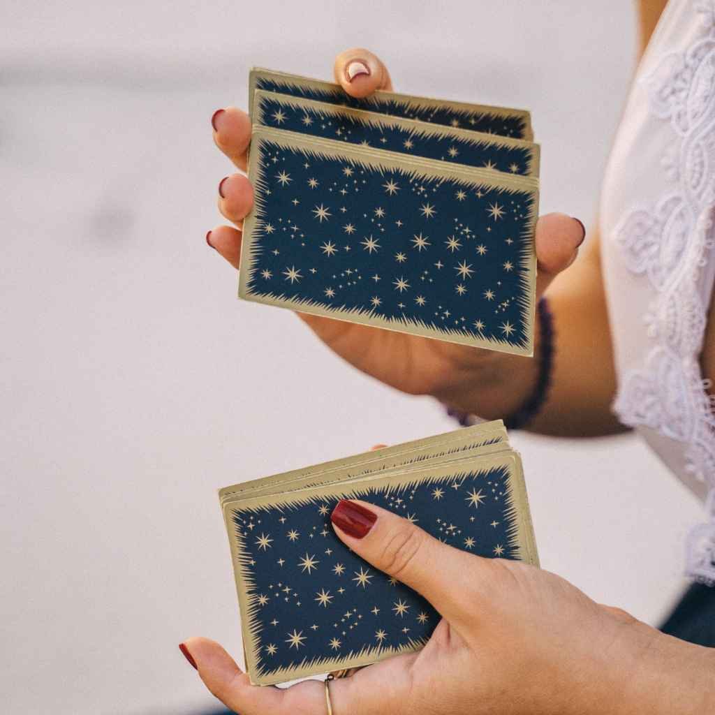 Cómo barajar las cartas del tarot para obtener la Mejor Respuesta.